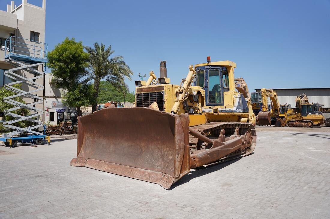 Used Komatsu D275A-2 Bulldozer 2004 | Al Marwan