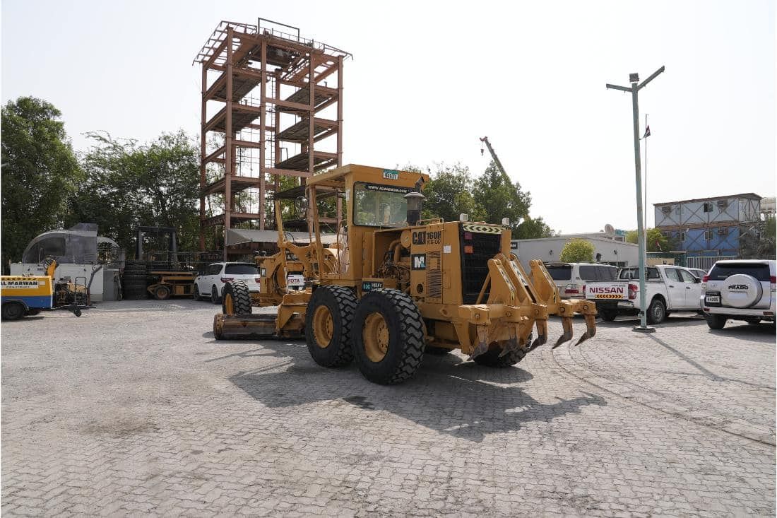 Used Caterpillar 160H Motor Grader for Sale 2004 | Almarwan