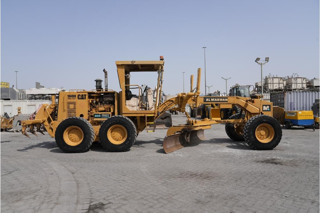 Used Caterpillar 160H Motor Grader for Sale 2004 | Almarwan
