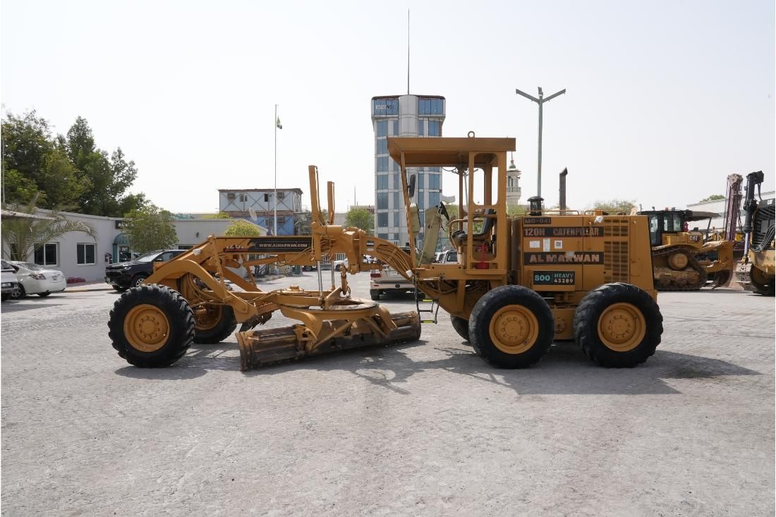 Used Caterpillar 120H Motor Grader for Sale 2008 | Almarwan