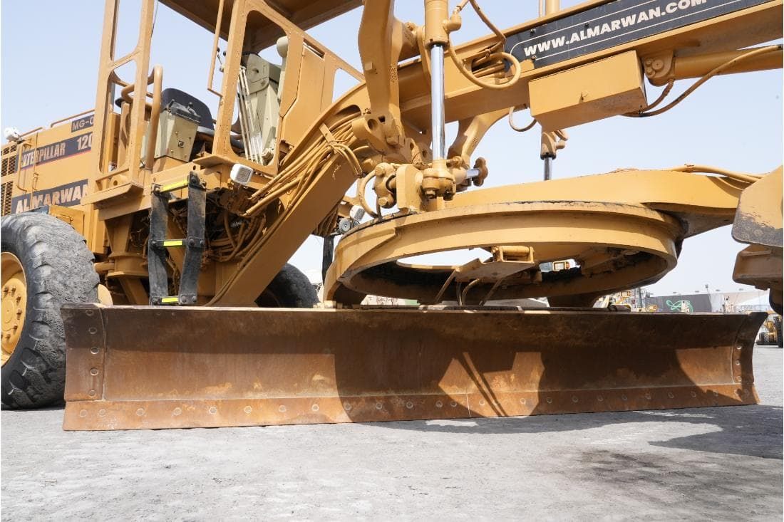 Used Caterpillar 120H Motor Grader for Sale 2008 | Almarwan