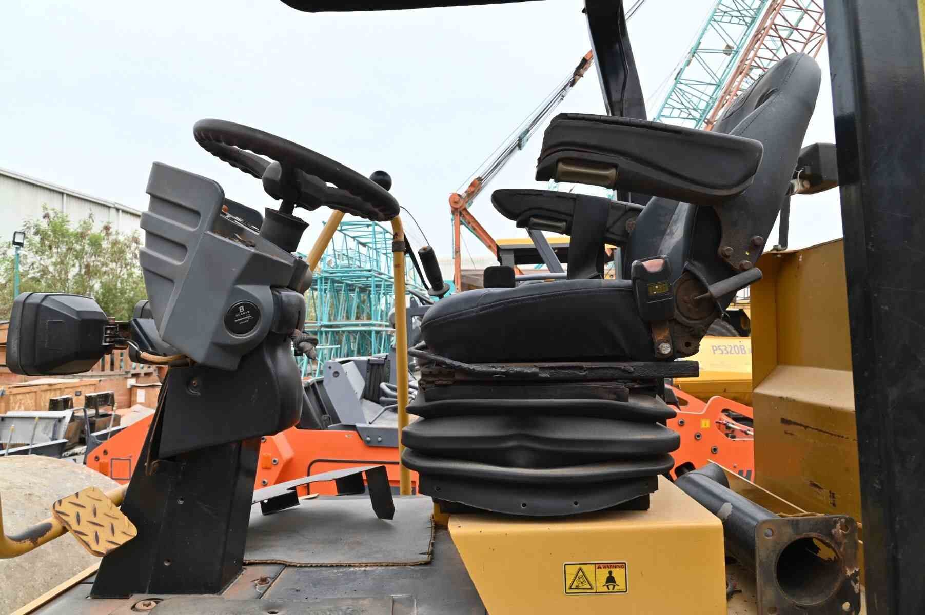 Used Caterpillar CS533E Vibratory Soil Compactor 2014