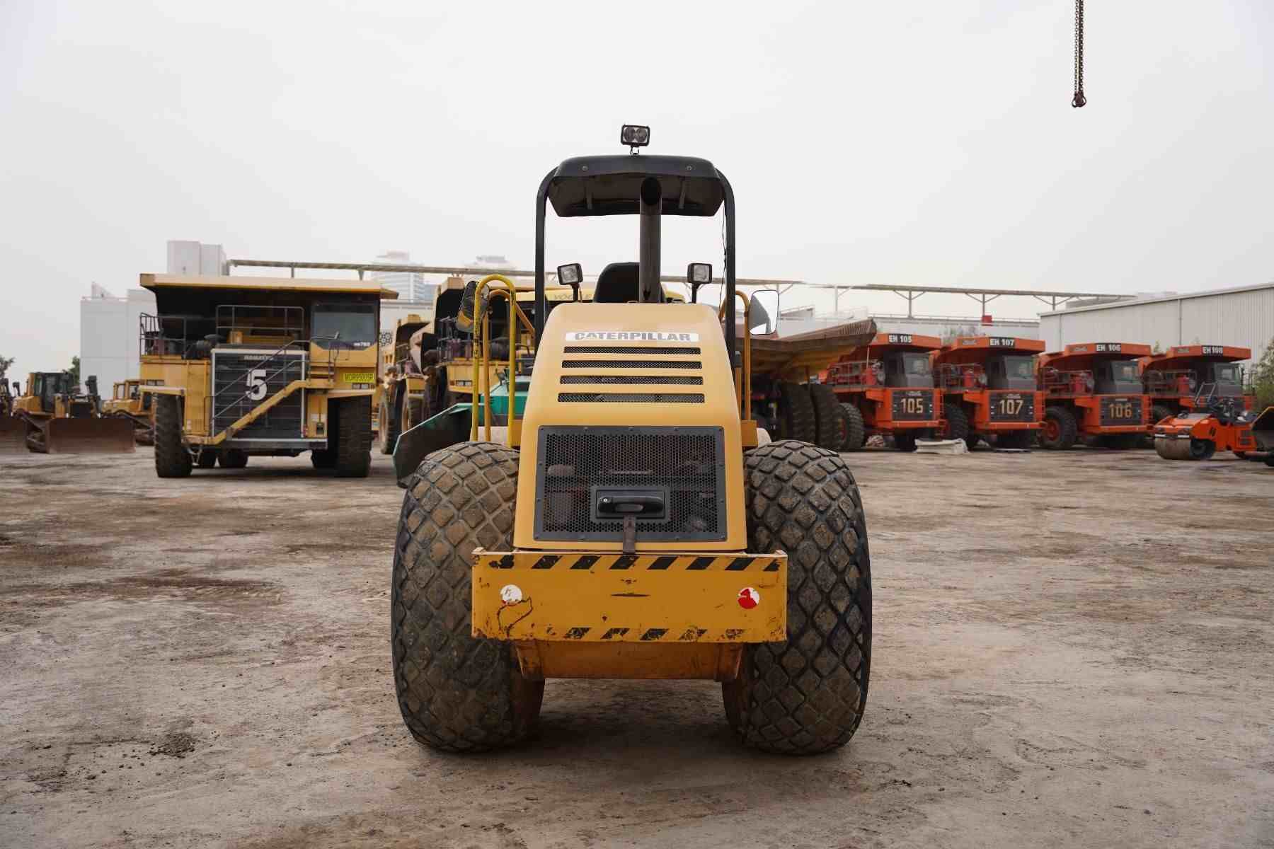 Used Cat CS533E Vibratory Soil Compactor 2014