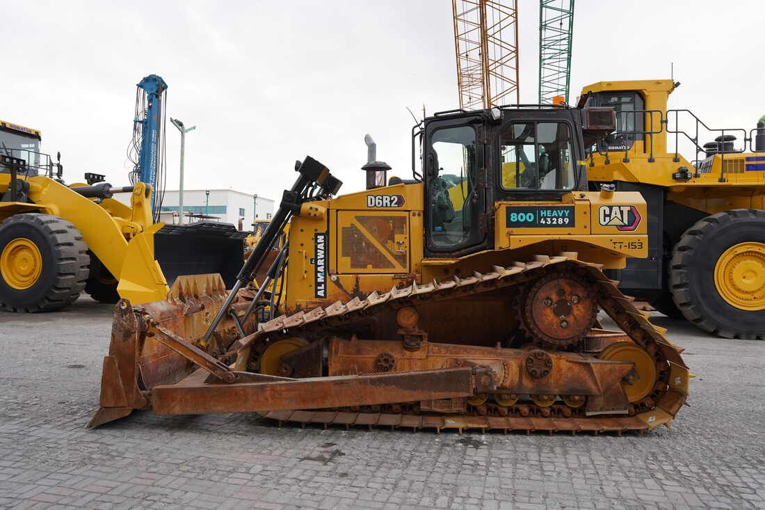 Caterpillar D6R2 LGP Bulldozer: Reliable Construction Equipment