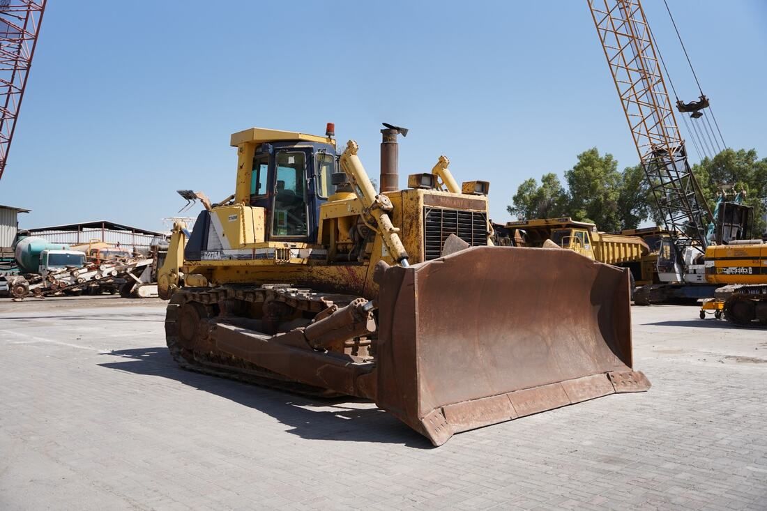 Used Komatsu D275A-2 Bulldozer 2004 | Al Marwan