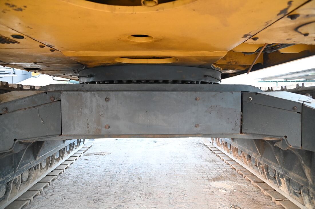 Used Komatsu PC850-8R1 Track Excavator for Sale | Almarwan