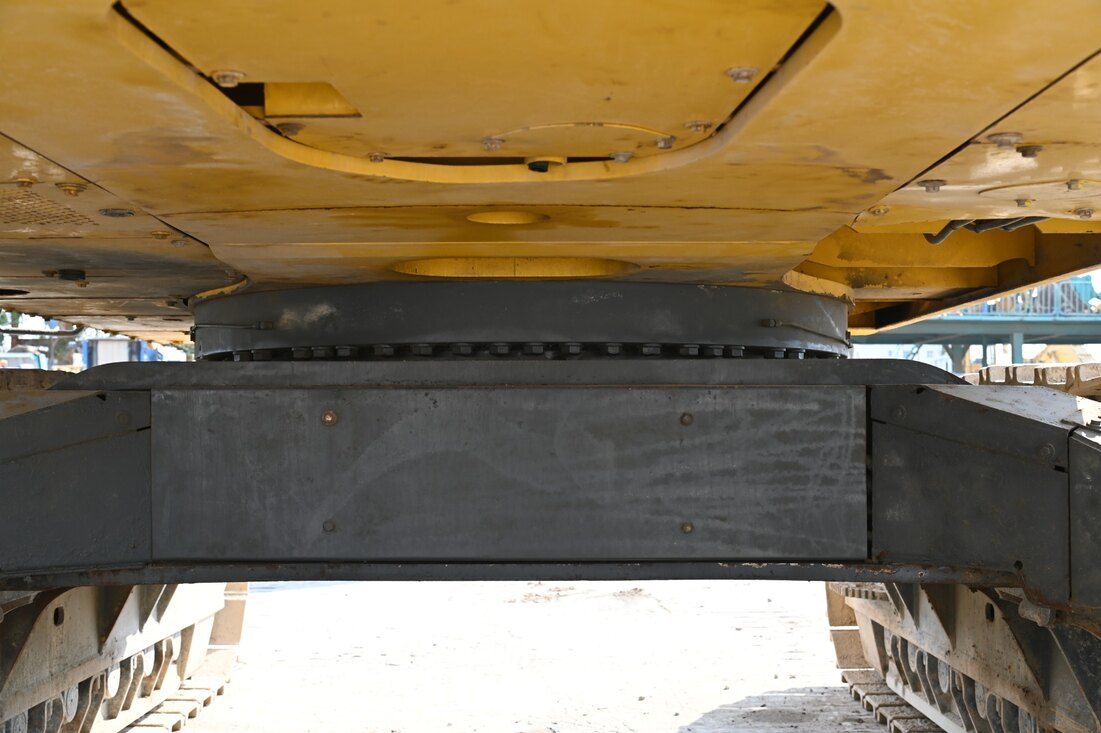 Used Komatsu PC850-8R1 Track Excavator for Sale | Almarwan