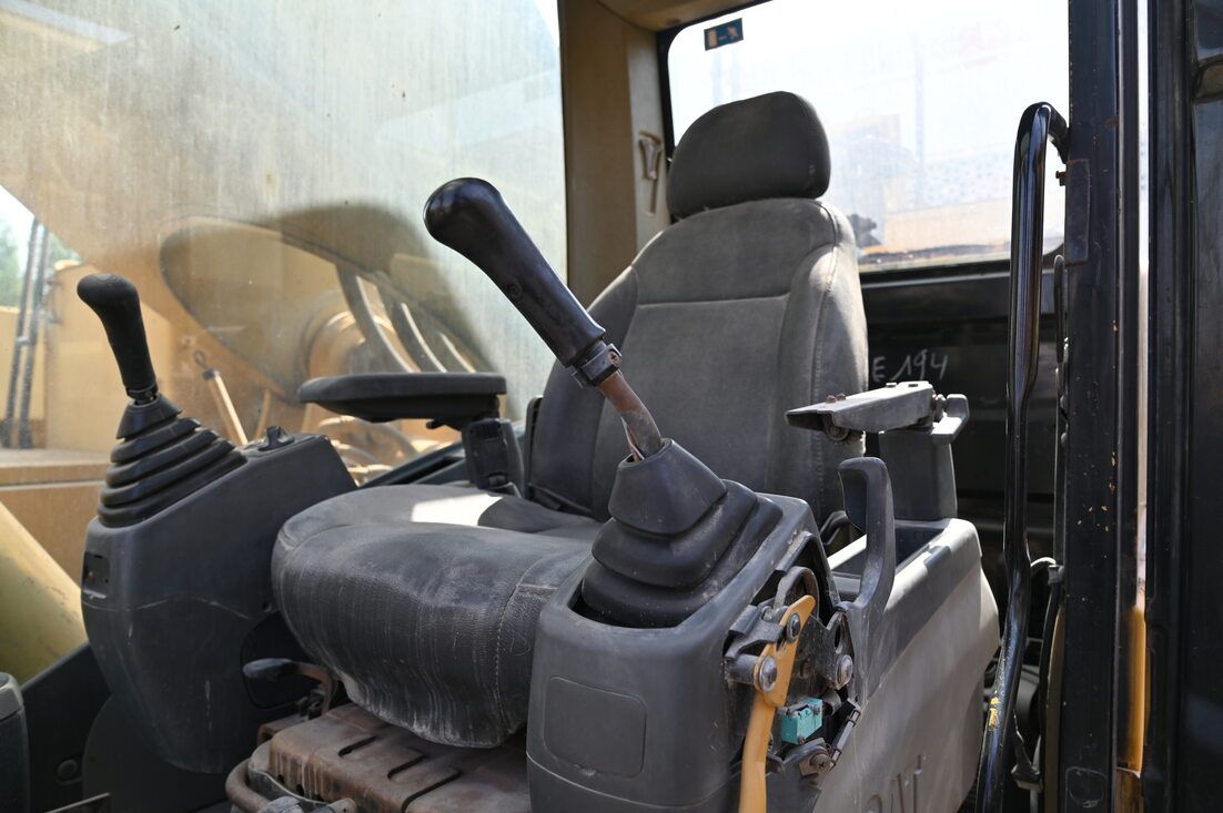 Used Caterpillar 385C LME Track Excavator 2006