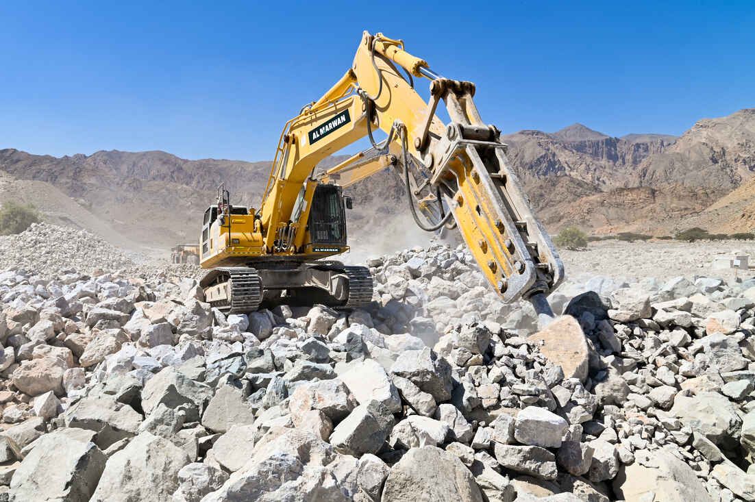 40 Ton Large Excavator for Rent | Almarwan