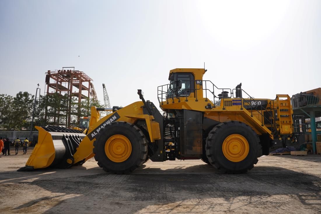 2023 Komatsu WA900-8R Wheel Loader For Sale | Almarwan