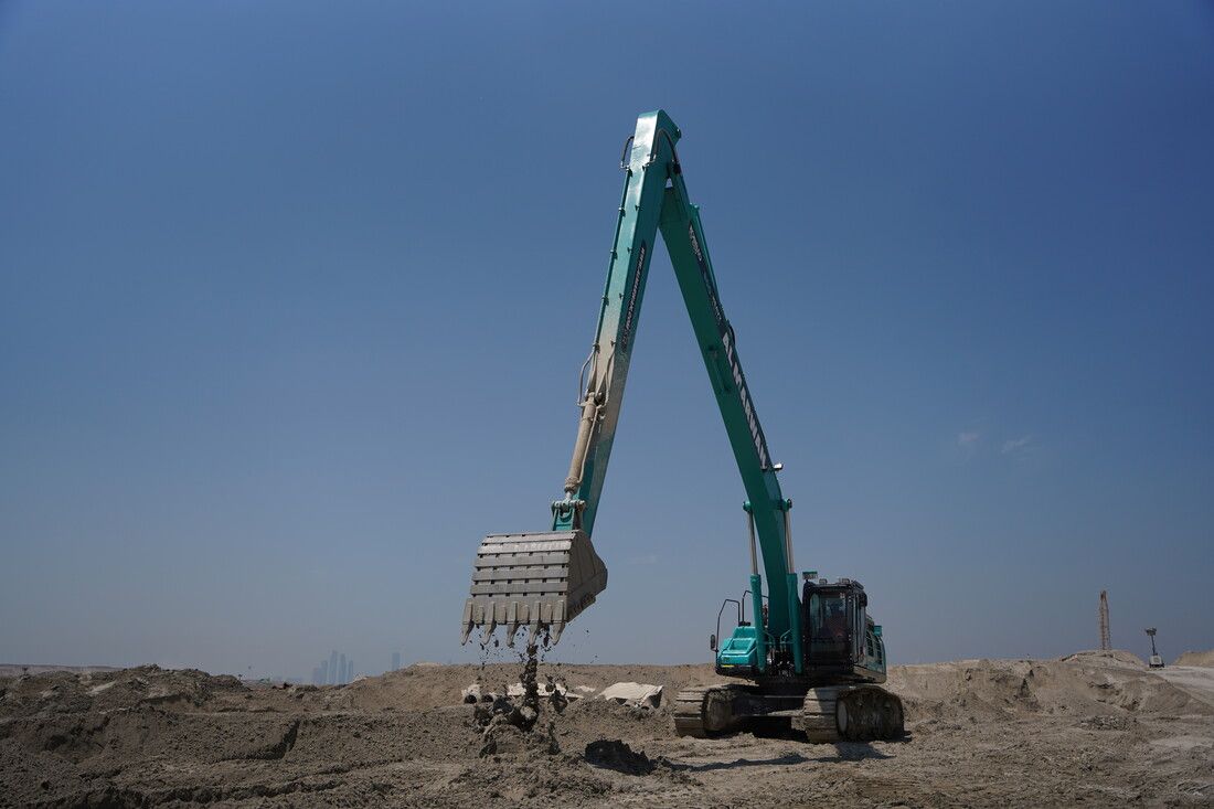 Rent 40‑Ton Long‑Boom Excavators – 17-meter Reach