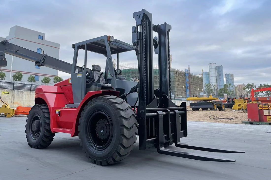 New Socma HNFY-80 Rough Terrain Forklift for Sale | Almarwan